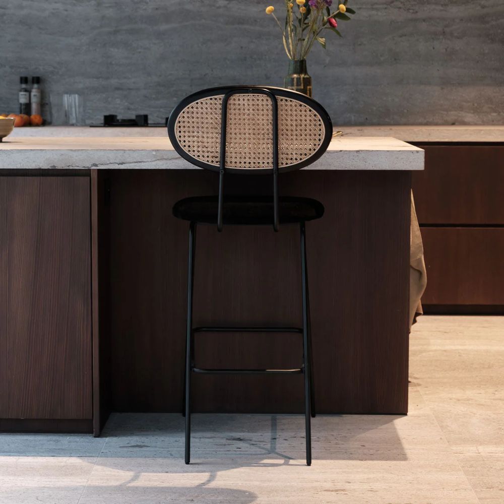 FURNIFIED Bar Stool Dublin Black Velvet Rattan 73cm – laboutiquedesign.is
